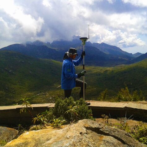 Sistema GNSS Leica GS15 – DGPS/RTK - RGEO Topografia